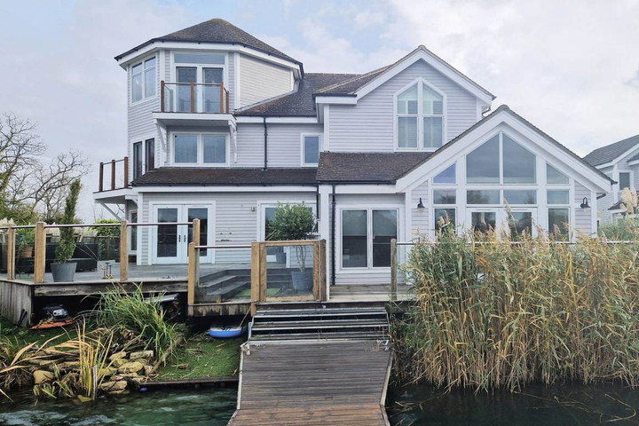 Cottage ∙ 5 Bedrooms ∙ 10 Guests - Swindon