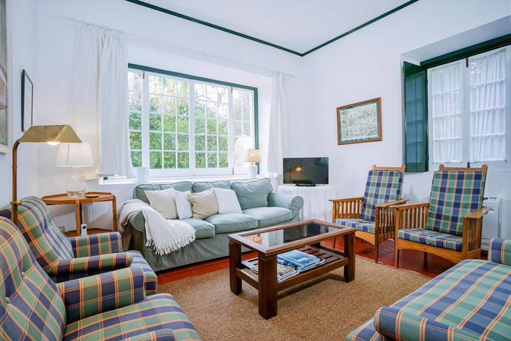 300 M² House ∙ 4 Bedrooms ∙ 8 Guests - Furnas
