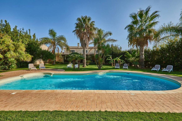250 M² Villa ∙ 7 Bedrooms ∙ 16 Guests - Scicli