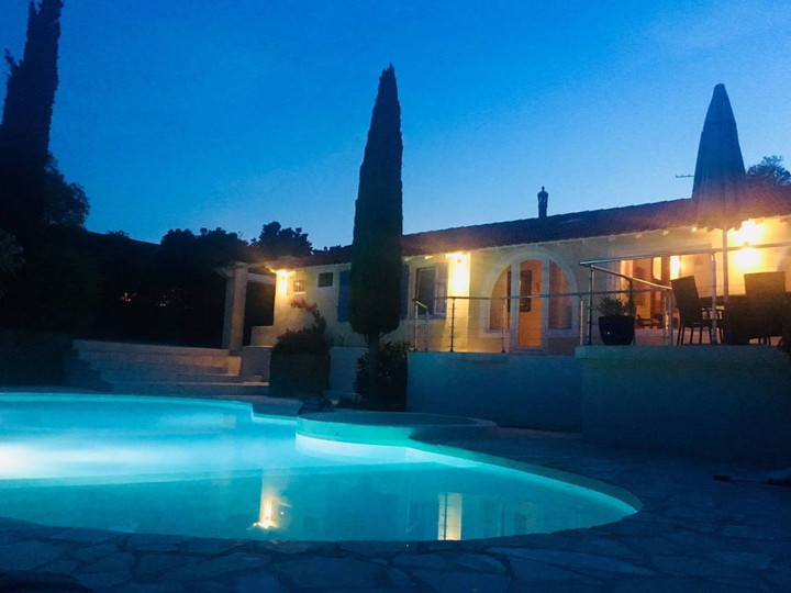 114 M² Maison De Vacances ∙ 4 Chambres ∙ 8 Personnes - Le Lavandou