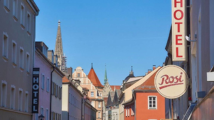 Hotel ∙ 1 Guest - Regensburg