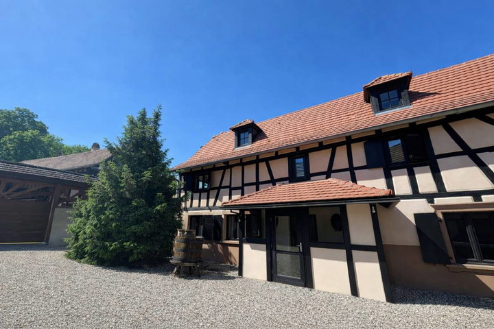 220 M² Maison De Vacances ∙ 5 Chambres ∙ 12 Personnes - Hôpital de Hautepierre