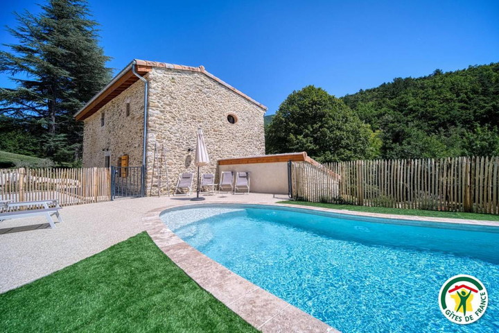 135 M² Gîte ∙ 5 Chambres ∙ 12 Personnes - Dieulefit