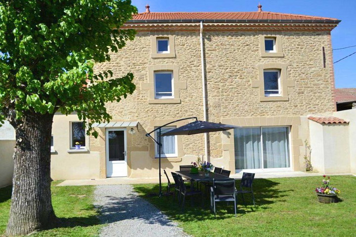 94 M² Gîte ∙ 3 Chambres ∙ 6 Personnes - Hauterives
