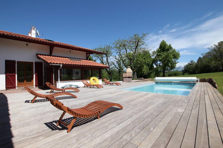 200 M² Gîte ∙ 6 Chambres ∙ 14 Personnes - Bidarray