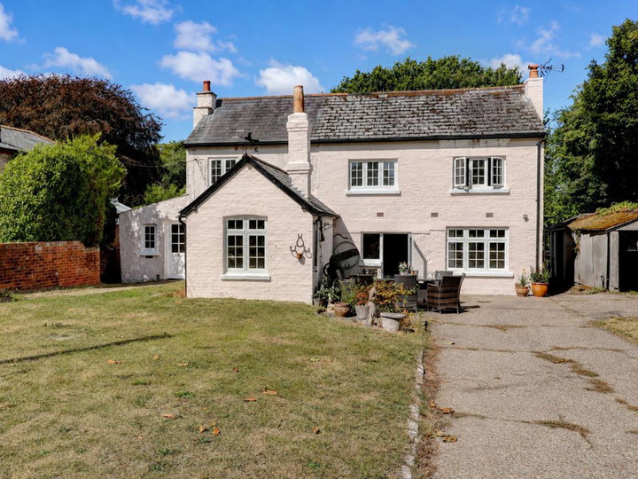 Cottage ∙ 4 Bedrooms ∙ 8 Guests - Fareham
