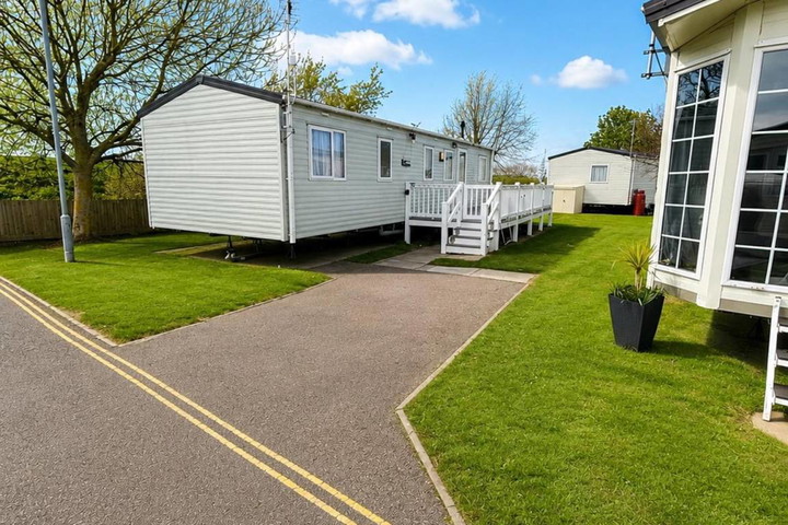 150 M² Lodge ∙ 4 Bedrooms ∙ 8 Guests - Mersea Island