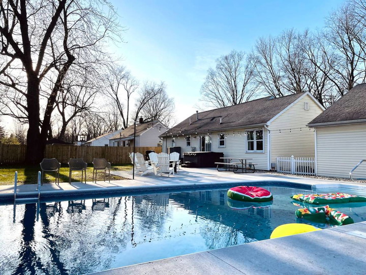 148 M² Apartment ∙ 4 Bedrooms ∙ 16 Guests - South Bend, IN