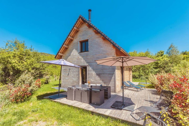 90 M² Gîte ∙ 3 Chambres ∙ 8 Personnes - Chambon-sur-Lac