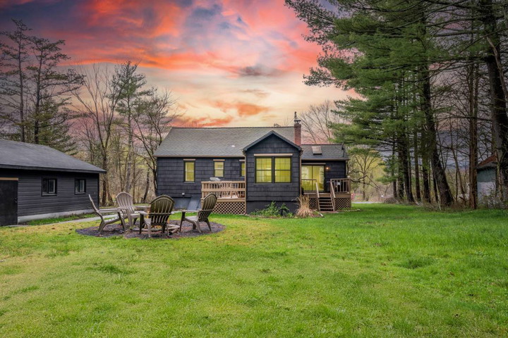 142 M² House ∙ 4 Bedrooms ∙ 7 Guests - New Paltz, NY
