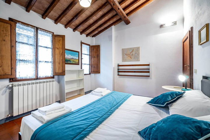 88 M² Apartment ∙ 3 Bedrooms ∙ 6 Guests - Prato