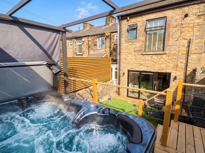 Cottage ∙ 2 Bedrooms ∙ 6 Guests - Bury