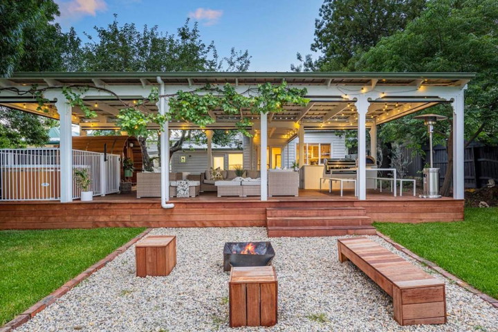 Apartment ∙ 6 Bedrooms ∙ 13 Guests - Yarra Glen