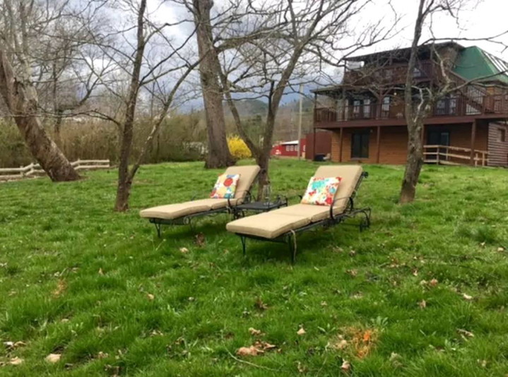 House ∙ 1 Bedroom ∙ 2 Guests - Townsend, TN