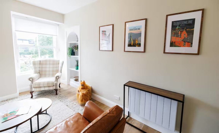 75 M² Apartment ∙ 2 Bedrooms ∙ 4 Guests - Dunfermline