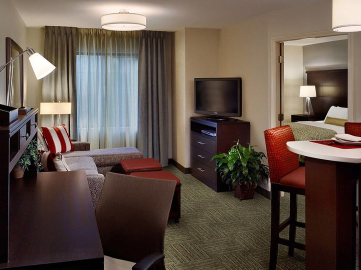 Apartamento ∙ 1 Habitación ∙ 4 Huéspedes - Auburn Hills, MI