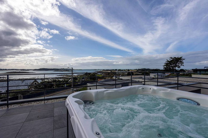300 M² Villa ∙ 5 Bedrooms ∙ 12 Guests - Trégastel