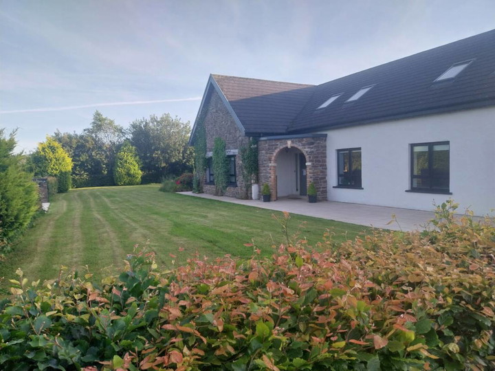 40 M² House ∙ 5 Bedrooms ∙ 11 Guests - Limerick City