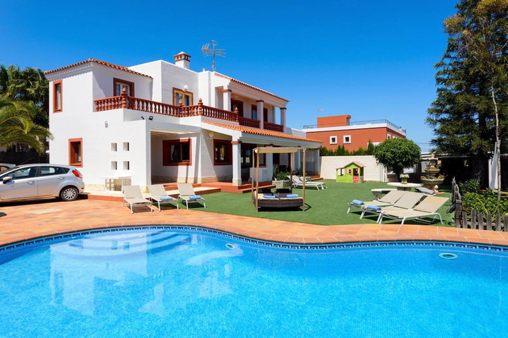 315 M² Villa ∙ 4 Bedrooms ∙ 8 Guests - Ibiza