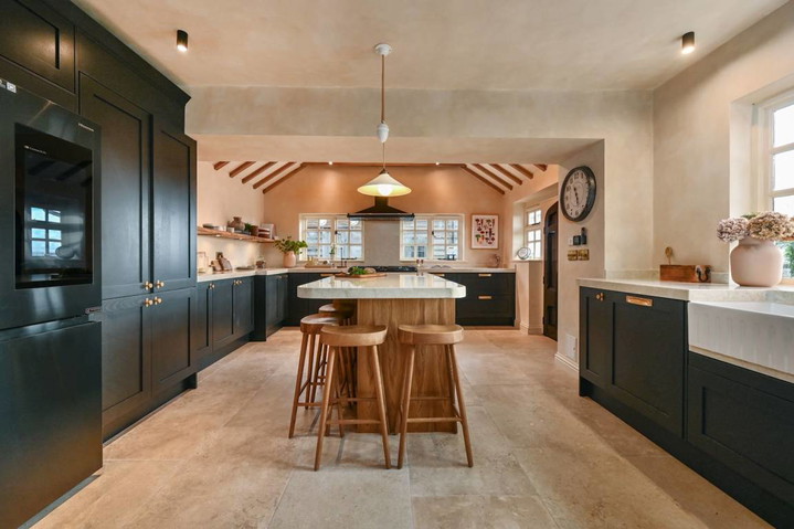 Cottage ∙ 4 Bedrooms ∙ 10 Guests - Isle of Sheppey