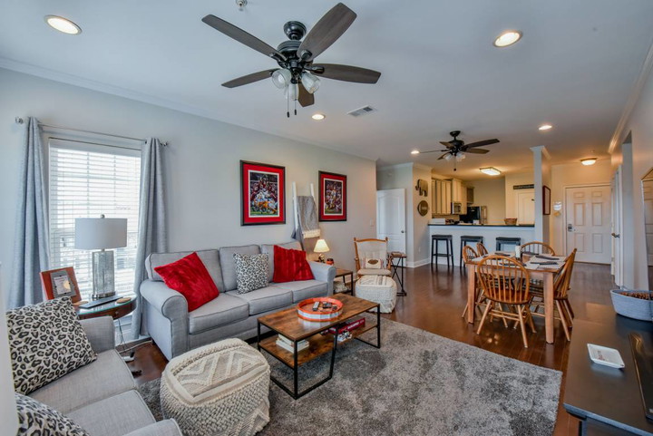 Condo ∙ 3 Bedrooms ∙ 8 Guests - Tuscaloosa, AL