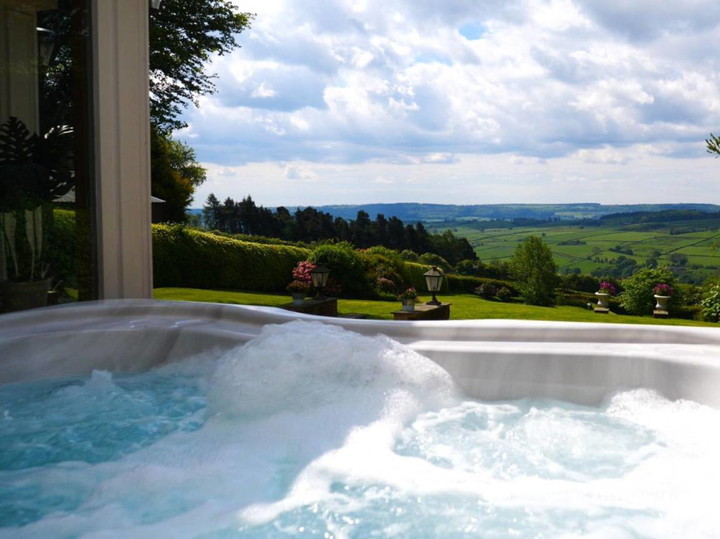 Castle ∙ 6 Bedrooms ∙ 12 Guests - Harrogate