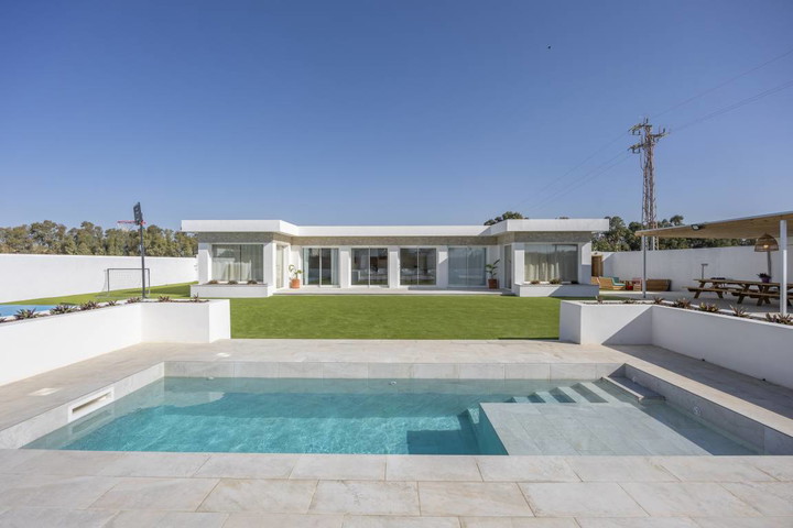 140 M² House ∙ 4 Bedrooms ∙ 12 Guests - Cádiz