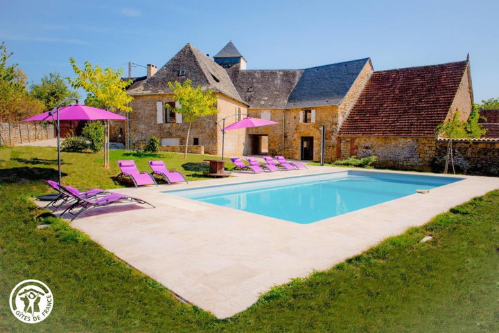 250 M² Gîte ∙ 4 Chambres ∙ 8 Personnes - Collonges-la-Rouge