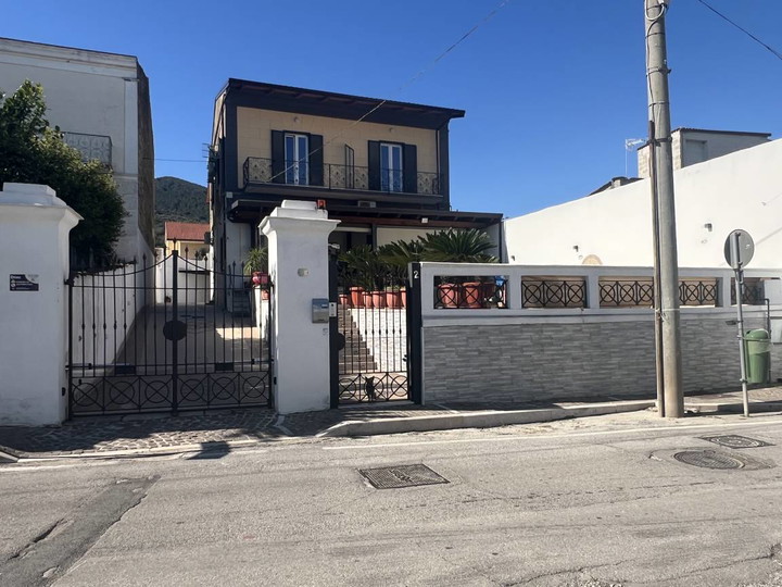 60 M² Appartement ∙ 1 Slaapkamer ∙ 6 Gasten - Mondragone