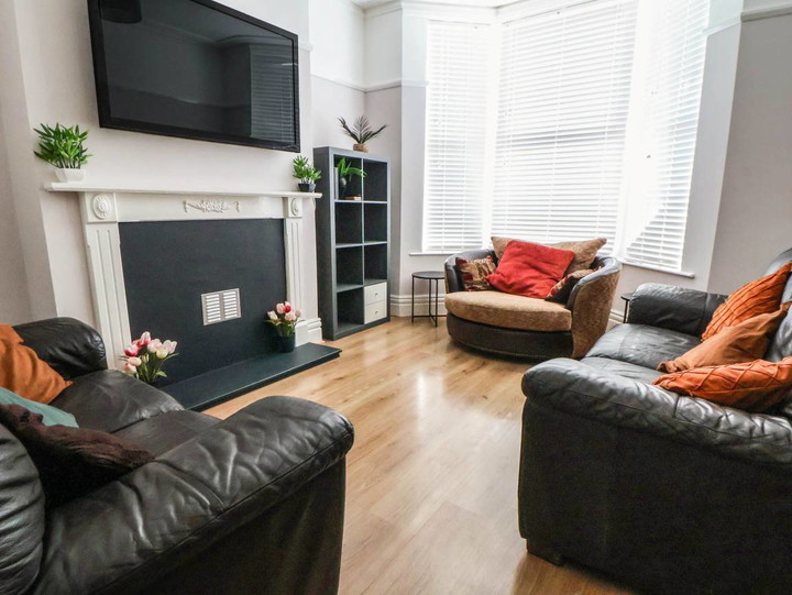 Cottage ∙ 6 Bedrooms ∙ 10 Guests - Cheshire