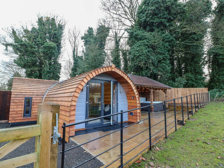 Cottage ∙ 2 Bedrooms ∙ 4 Guests - Derby