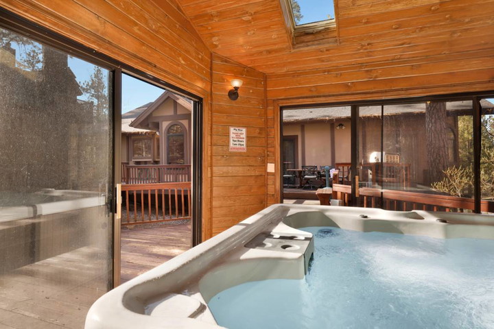 361 M² Cabin ∙ 5 Bedrooms ∙ 16 Guests - California
