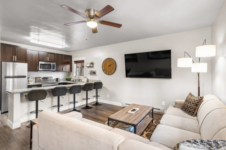 Apartment ∙ 1 Bedroom ∙ 4 Guests - West Yellowstone, MT
