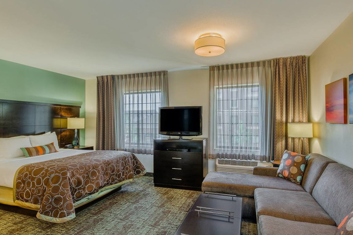 Studio Flat ∙ 1 Bedroom ∙ 2 Guests - Bismarck, ND