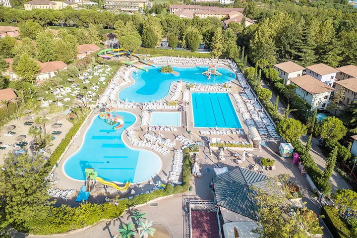 30 M² Caravan ∙ 2 Bedrooms ∙ 6 Guests - Lake Garda
