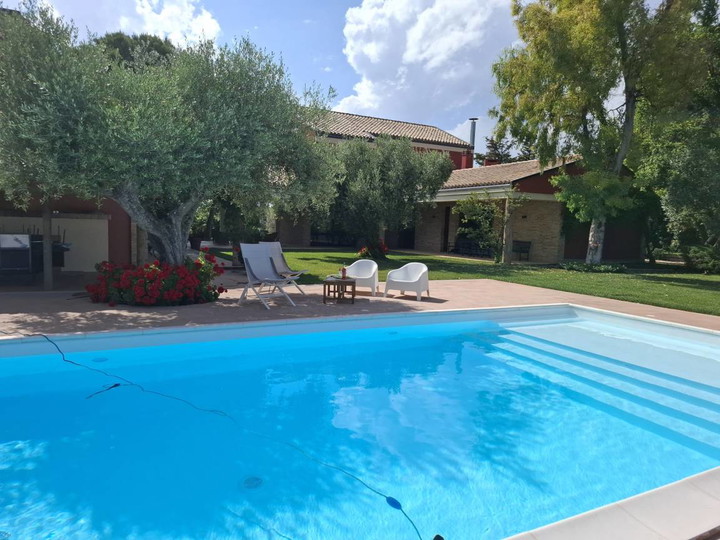 400 M² Villa ∙ 4 Bedrooms ∙ 9 Guests - Pescara
