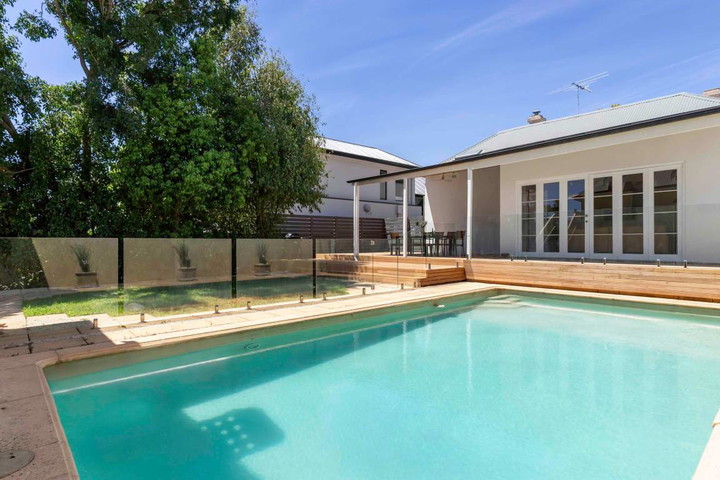 301 M² House ∙ 3 Bedrooms ∙ 6 Guests - Adelaide