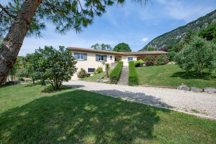 150 M² Gîte ∙ 4 Chambres ∙ 8 Personnes - Drôme