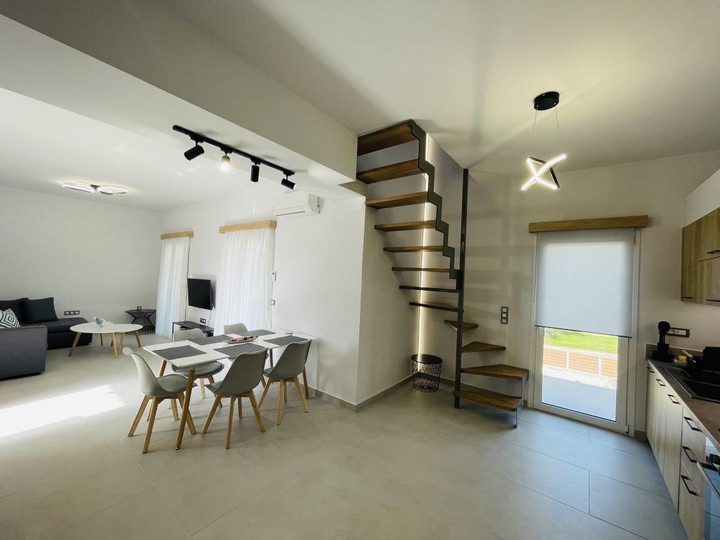92 M² Private Room ∙ 3 Bedrooms ∙ 5 Guests - Corfu