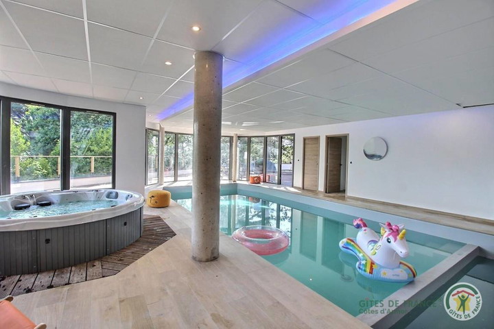 94 M² Gîte ∙ 3 Chambres ∙ 7 Personnes - Trégastel