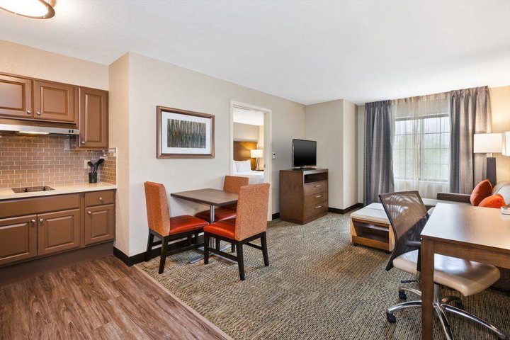 Condo ∙ 1 Bedroom ∙ 4 Guests - Kalamazoo, MI