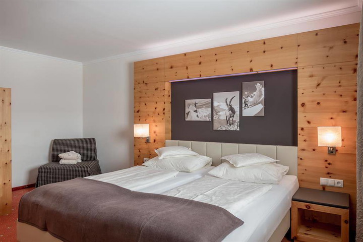 65 M² Hotel ∙ 2 Bedrooms ∙ 6 Guests - Soelden