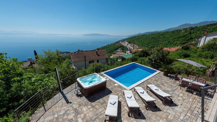 130 M² Villa ∙ 3 Bedrooms ∙ 6 Guests - Opatija
