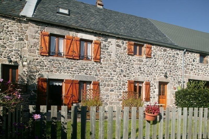 96 M² Gîte ∙ 2 Chambres ∙ 5 Personnes - Chambon-sur-Lac