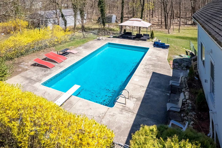 House ∙ 4 Bedrooms ∙ 1 Guest - Brockton, MA
