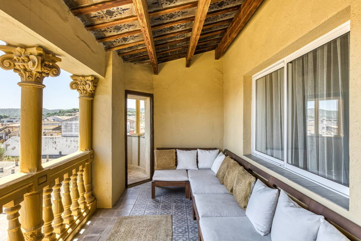 300 M² House ∙ 7 Bedrooms ∙ 14 Guests - Peratallada