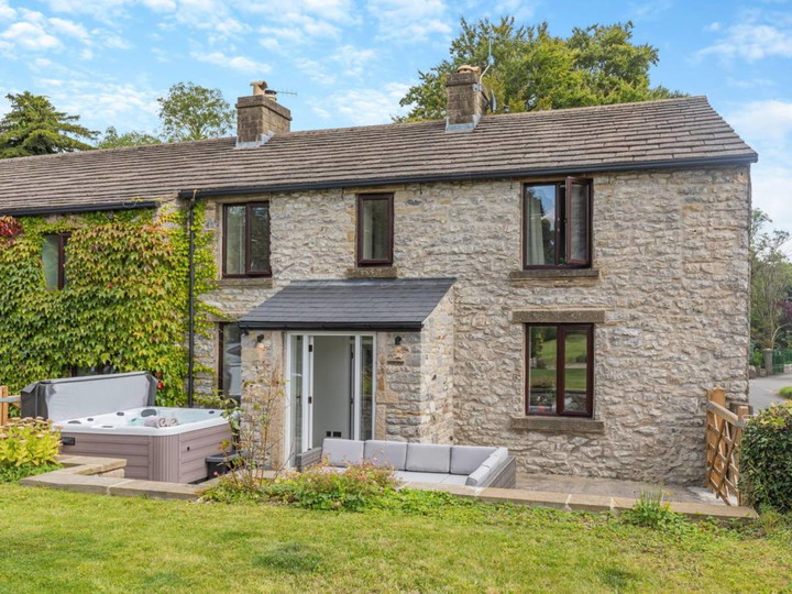 Cottage ∙ 2 Bedrooms ∙ 4 Guests - Hope Valley