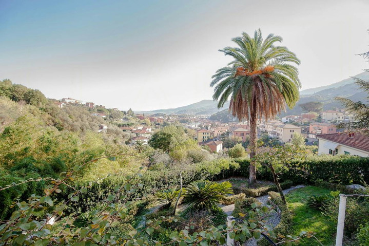 500 M² Maison De Vacances ∙ 5 Chambres ∙ 8 Personnes - La Spezia
