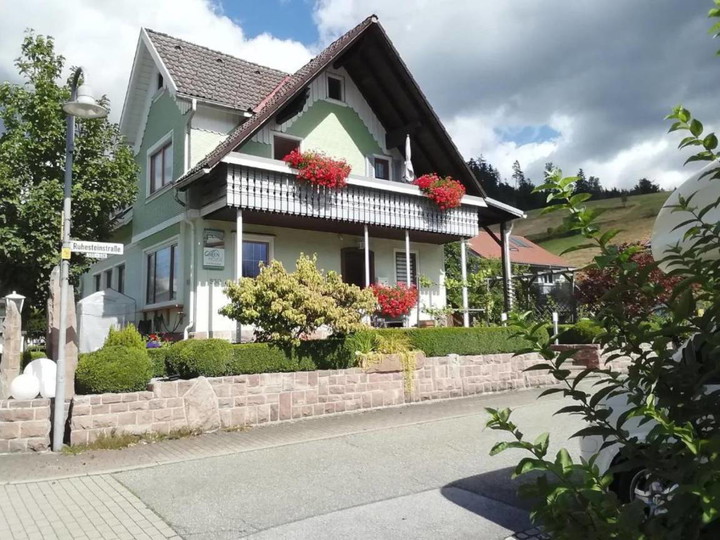 94 M² Ferienwohnung ∙ 3 Schlafzimmer ∙ 8 Gäste - Baiersbronn