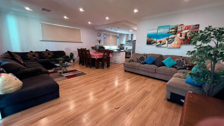 365 M² House ∙ 4 Bedrooms ∙ 9 Guests - Stirling